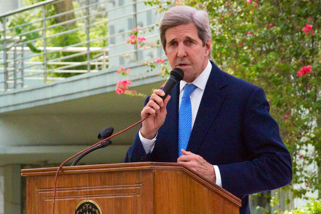 John Kerry, al treilea demnitar american care se deplasează la Beijing ...